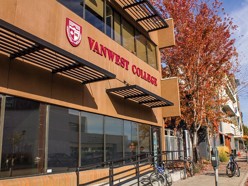 【2025年】VanWestケロウナ校 | 手数料無料の留学サイトドットコム